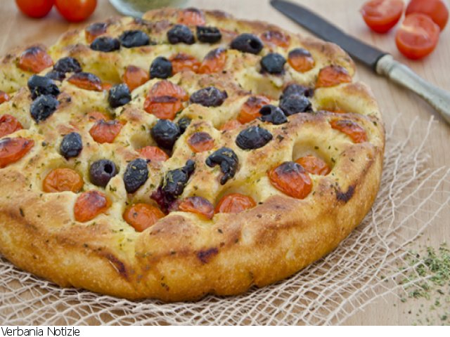 BellaZia: La Focaccia di Patate con Pomodorini e Olive